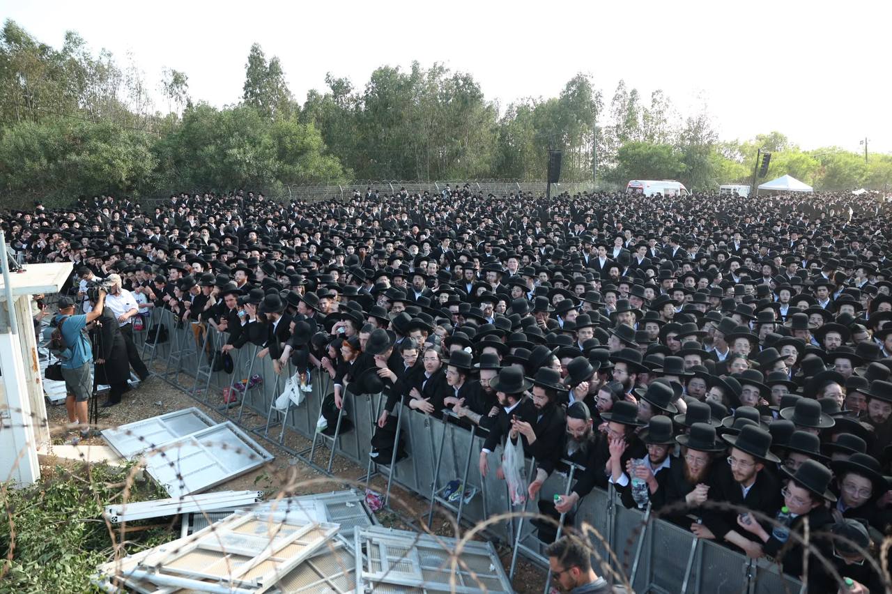 Thousands of Gur Hasidim Rally Outside IDF Prison 10 in Rare Protest ...